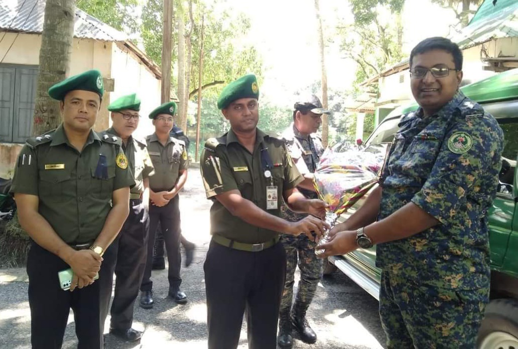 আনসার-ভিডিপির সিরাজগঞ্জ জেলা কার্যালয় পরিদর্শন করলেন রাজশাহী রেঞ্জ পরিচালক – BMTV News